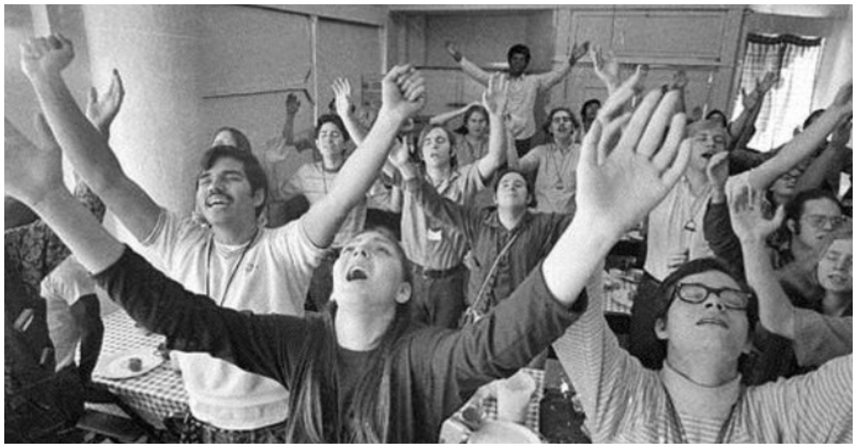 The Story Behind the 40 Scariest Cults in History - worldtravelling